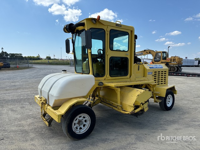 2008 Superior Broom DT80 Self-Propelled Broom | Ritchie Bros. Auctioneers