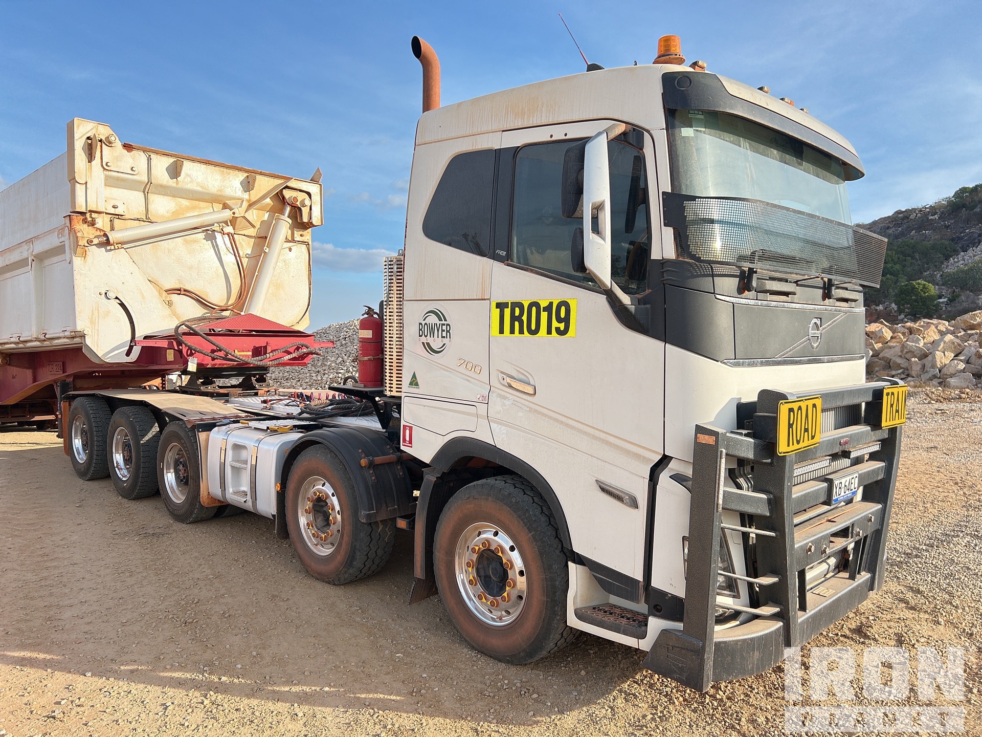 2022 Volvo FH16 10x6 Twin-Steer Heavy Haul Quad/A Sleeper Truck Tractor ...