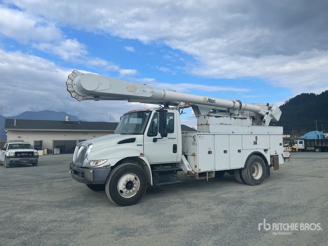 Altec am55e 56 ft on 2011 International 4300 4x2 Bucket Truck | Ritchie Bros. Auctioneers