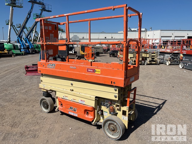 2015 JLG 2032ES Electric Scissor Lift in South Vienna, Ohio, United ...