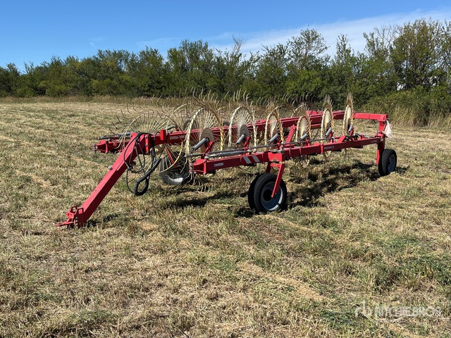 2012 Farm King RFKE12 12 Wheel Hay Rake | Ritchie Bros. Auctioneers