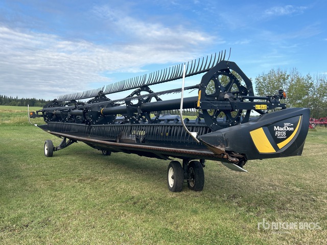 2018 MacDon FD135 35 ft Combine Header | Ritchie Bros. Auctioneers