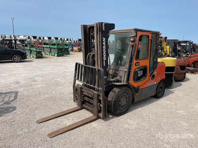 2014 Doosan D35S-5 6950 lb Pneumatic Tire Forklift | Ritchie Bros ...