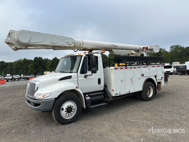 2007 Altec 55 ft on 2008 International 4300 4x2 Camion nacelle ...