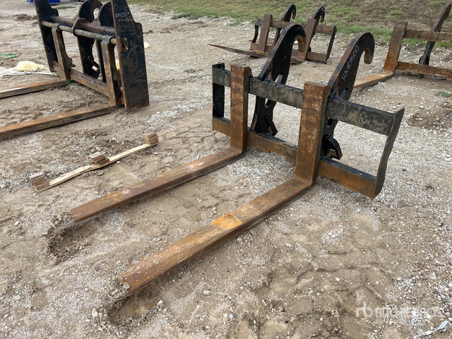 Cat 60 in Wheel Loader Forks - Fits Cat 930K | Ritchie Bros. Auctioneers