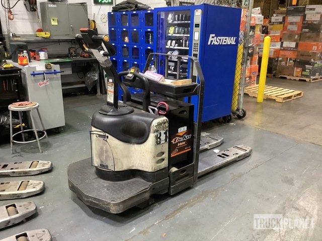 Crown PE4000-60 6000 lb Pallet Jack in Cottonwood, Alabama, United ...