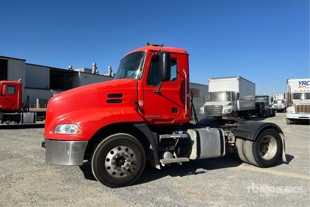 2011 Mack CXU612 4x2 S/A Day Cab Truck Tractor | Ritchie Bros. Auctioneers
