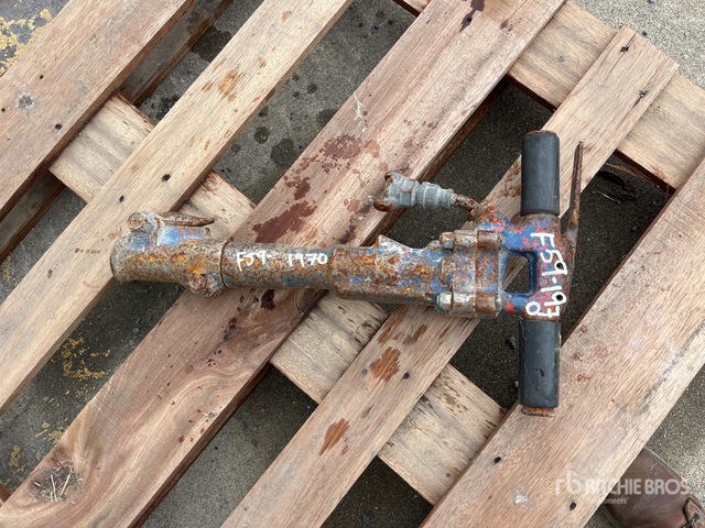 1992 Thor 17 Demolition Breaker | Ritchie Bros. Auctioneers