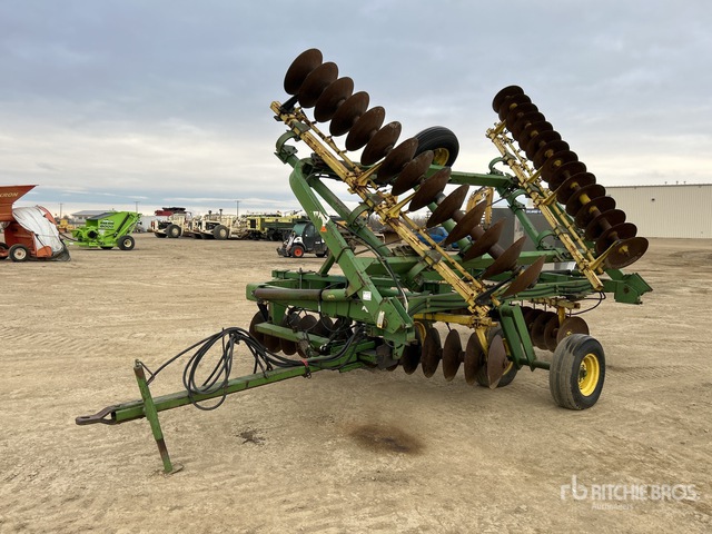 John Deere 220 20 ft Tandem Disc | Ritchie Bros. Auctioneers
