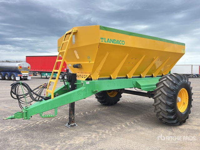 2015 Landaco TS14000 S/A Fertilizer Spreader | Ritchie Bros. Auctioneers