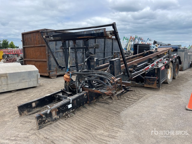 Heil 32 ft x 102 in T/A Roll-Off Frame | Ritchie Bros. Auctioneers