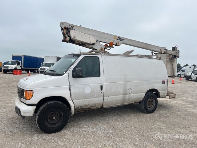 2005 Altec AT200AV 31 ft on 2005 Ford E350 4x2 Van Mounted Aerial Lift ...