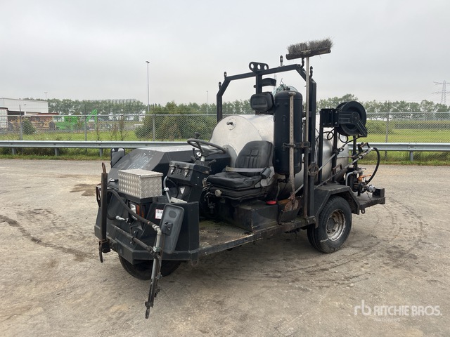 2015 Burtec TSH 1000 Bitumen Sprayer | Ritchie Bros. Auctioneers