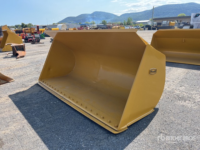 122 in Q/C Wheel Loader Bucket - Fits Cat 936 | Ritchie Bros. Auctioneers