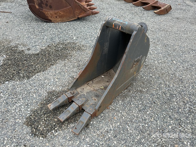 Tag 19 in Digging Backhoe Rear Bucket | Ritchie Bros. Auctioneers