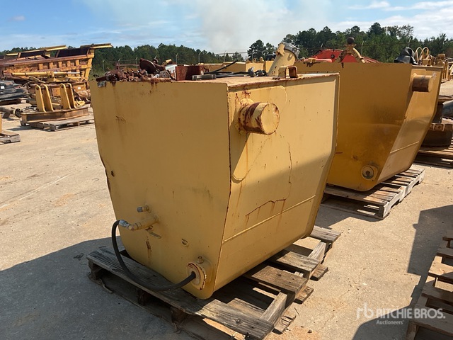 Cat 773 Fuel Tank - Fits Cat | Ritchie Bros. Auctioneers