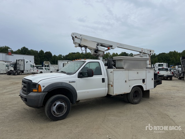 Altec AT200 30 ft on 2005 Ford F-450 XL 4x2 Bucket Truck | Ritchie Bros. Auctioneers