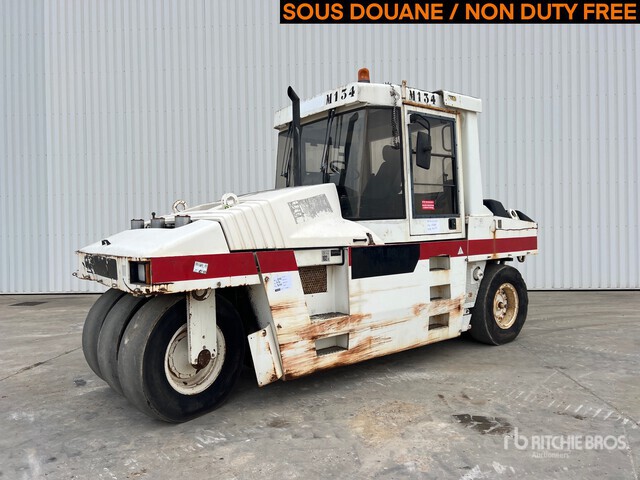2011 Cat PS300C 7 Wheel Compacteur Pneumatique 7 Roues Pneumatic Roller ...