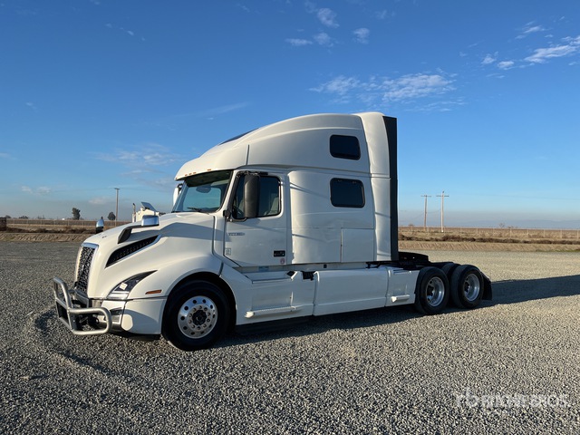 2019 Volvo VNL860 6x4 T/A Sleeper Truck Tractor | Ritchie Bros. Auctioneers