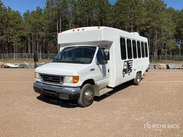 2006 Ford CTV 4x2 2-Seat Wheelchair Accessible Bus | Ritchie Bros ...
