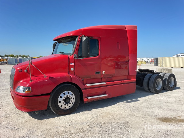 1999 Volvo VN 6x4 T/A Sleeper Truck Tractor | Ritchie Bros. Auctioneers