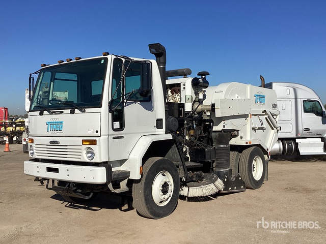 Tymco 600 on 2002 Freightliner FC70 Sweeper Truck | Ritchie Bros ...