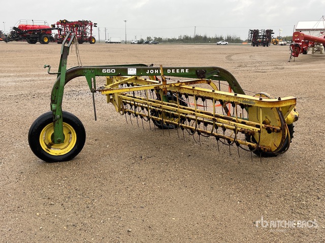 John Deere 660 12 ft Parallel Bar Hay Rake | Ritchie Bros. Auctioneers