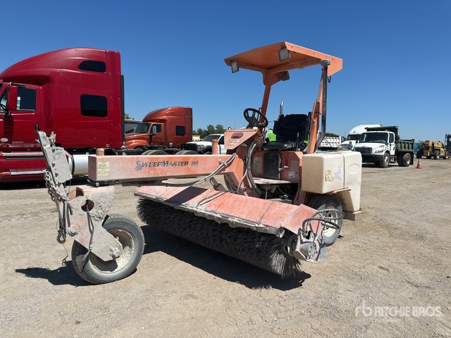 2013 Lay-Mor SM300 Self-Propelled Broom | Ritchie Bros. Auctioneers