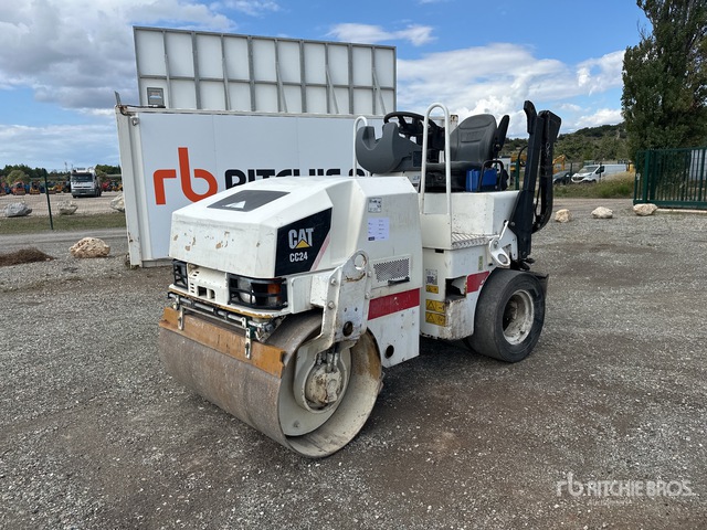 2013 Cat CC24 Compacteur Monocylindre Combination Roller | Ritchie Bros ...