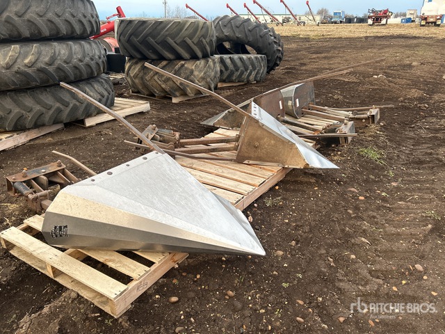 Quantity of (4) Crop Dividers | Ritchie Bros. Auctioneers