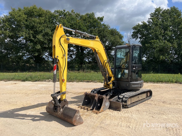 2014 New Holland E50B SR Mini-Pelle Mini Excavator | Ritchie Bros. Auctioneers