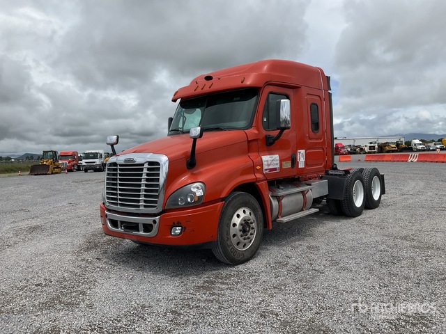 2017 Freightliner Cascadia 125 6x4 Tractocamión con Dormitorio / Cabeza ...