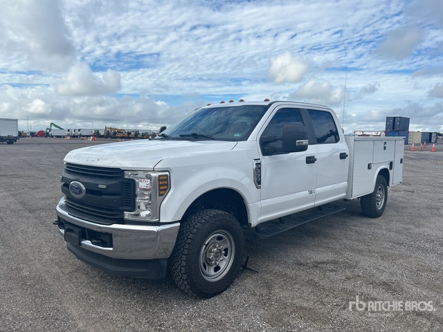 2018 Ford F-350 XL 4x4 Crew Cab Utility Truck | Ritchie Bros. Auctioneers