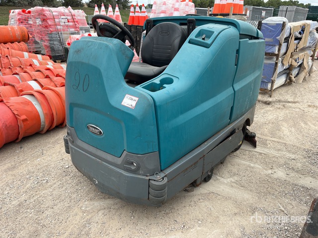 2020 Tennant T17 Ride-On Electric Floor Scrubber | Ritchie Bros. Auctioneers