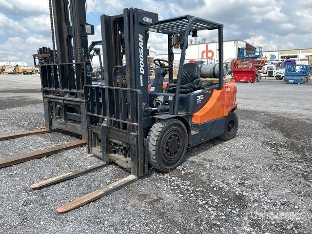Doosan G35S-5 6950 lb Pneumatic Tire Forklift | Ritchie Bros. Auctioneers