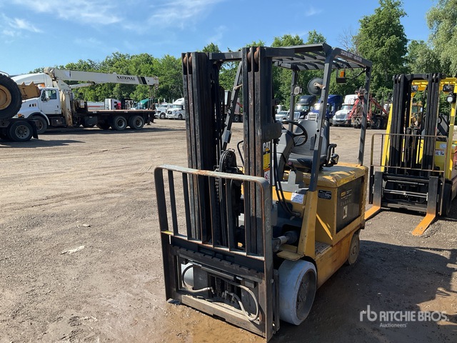 2000 Cat 2EC30 5220 lb Electric Forklift | Ritchie Bros. Auctioneers