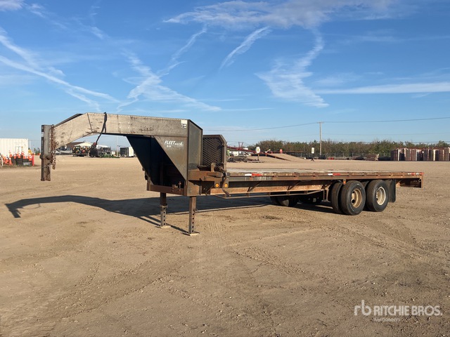1993 Diamond 24 ft T/A Gooseneck Flatbed Trailer | Ritchie Bros ...