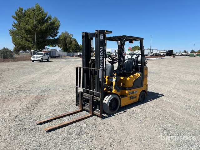 2021 Hyundai 25LC-7A 5070 lb Chariot élévateur à pneus gonflés ...