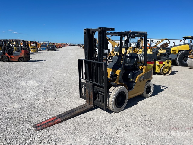 2016 Cat GP30 5950 lb Pneumatic Tire Forklift | Ritchie Bros. Auctioneers