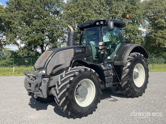 2014 Valtra S233 4WD Tractor | Ritchie Bros. Auctioneers
