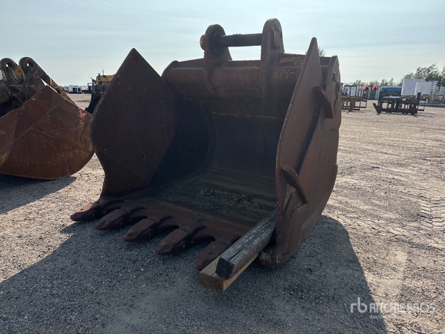 90 in Digging Excavator Bucket | Ritchie Bros. Auctioneers