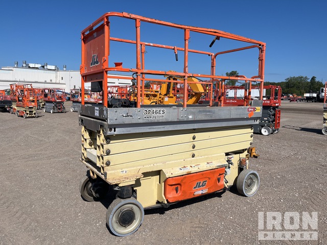 2015 JLG 3246ES Electric Scissor Lift | Ritchie Bros. Auctioneers