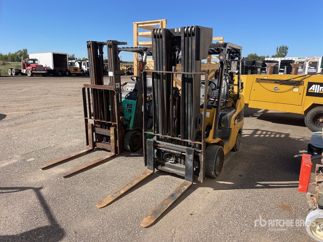 2005 Cat C6500 6500 lb Cushion Tire Forklift | Ritchie Bros. Auctioneers