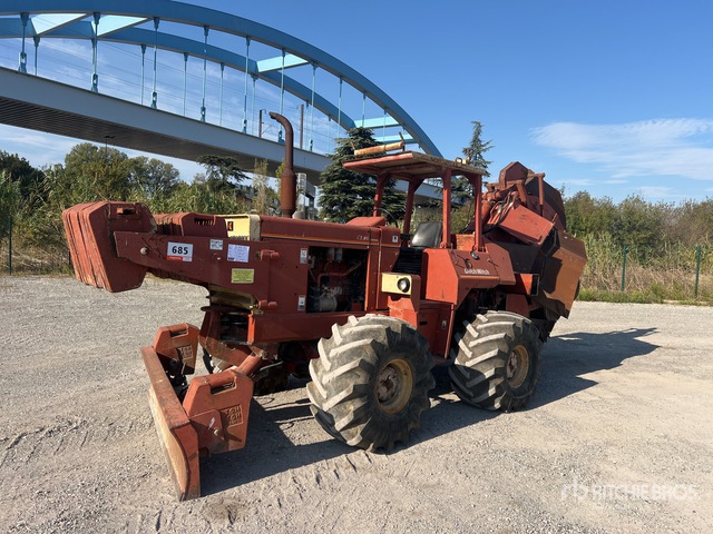 1985 Ditch Witch R100 4x4 Trancheuse Trencher | Ritchie Bros. Auctioneers
