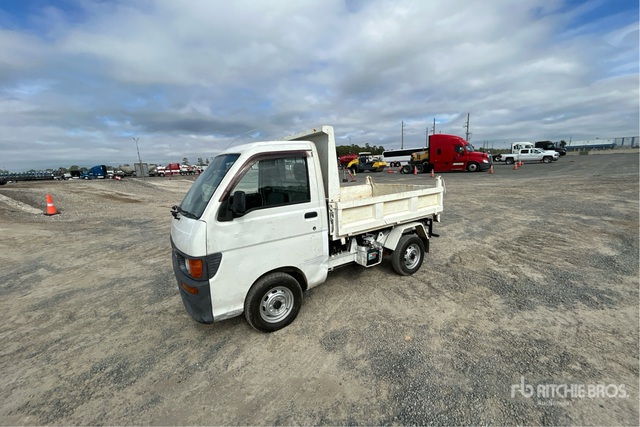 Daihatsu HiJet 4x4 COE Mini Flatbed Truck | Ritchie Bros. Auctioneers