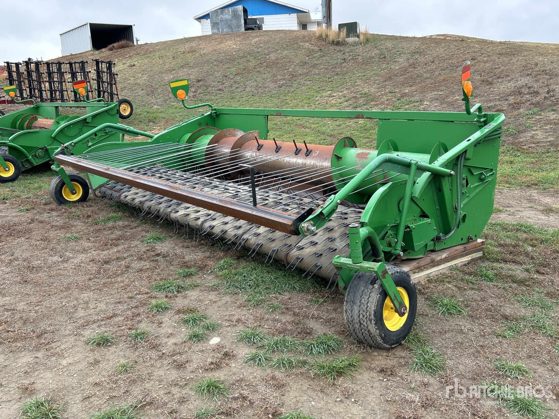 2005 John Deere 914 14 ft Combine Pickup Header | Ritchie Bros. Auctioneers