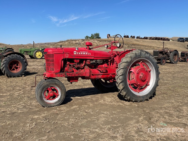 1944 Farmall H 2WD Narrow Front Row Crop Antique Tractor | Ritchie Bros ...