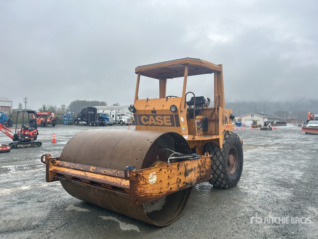 1989 Case 1402 Smooth Drum Compactor | Ritchie Bros. Auctioneers