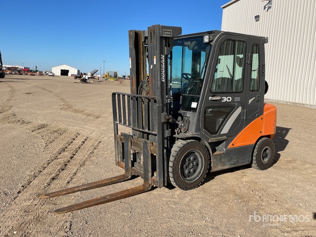 Doosan G30N-7 5500 lb Cushion Tire Forklift | Ritchie Bros. Auctioneers