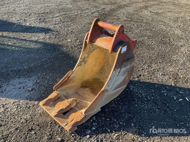 BMC 600 mm Digging Excavator Bucket | Ritchie Bros. Auctioneers
